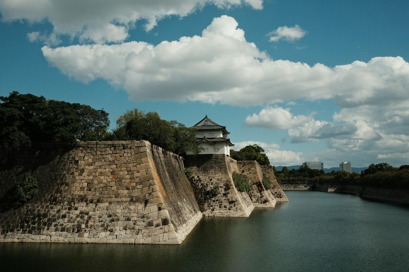 Osaka Castle Guide 2026: Hours, Tickets & Tips